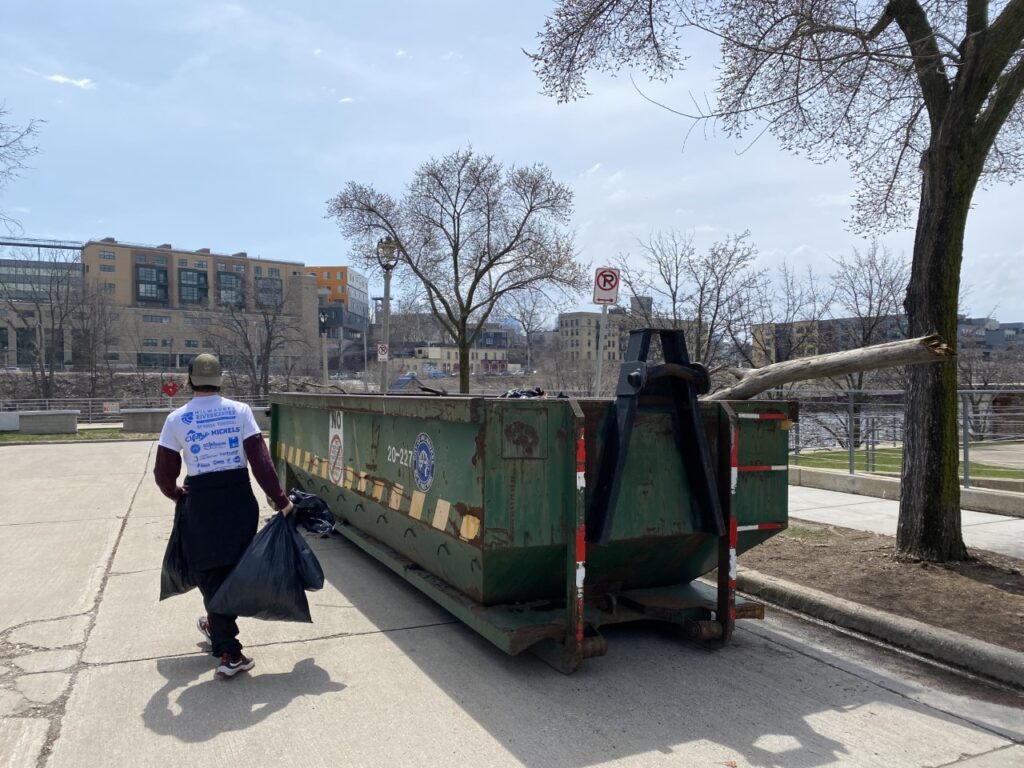 Milwaukee River Spring Clean-up Hosted by the Milwaukee Riverkeeper