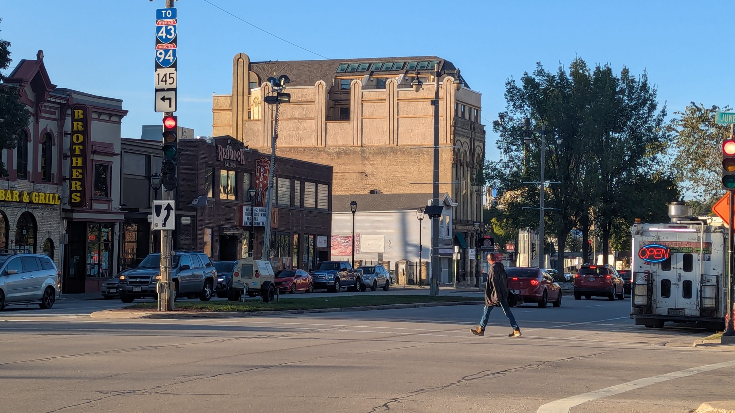 Milwaukee's N. Water Street Project: Residents Discuss Redesign - Media ...
